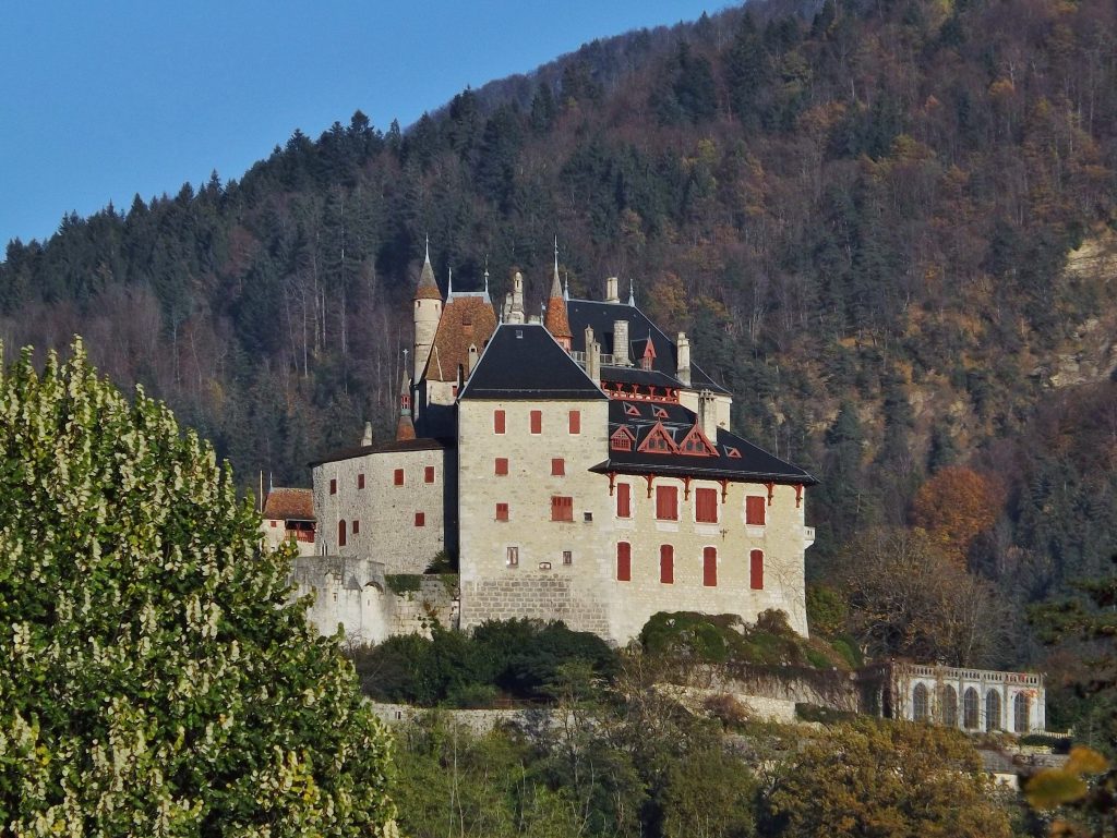 Château de Menthon-Saint-Bernard (Haute-Savoie) : Visite, adresse et avis
