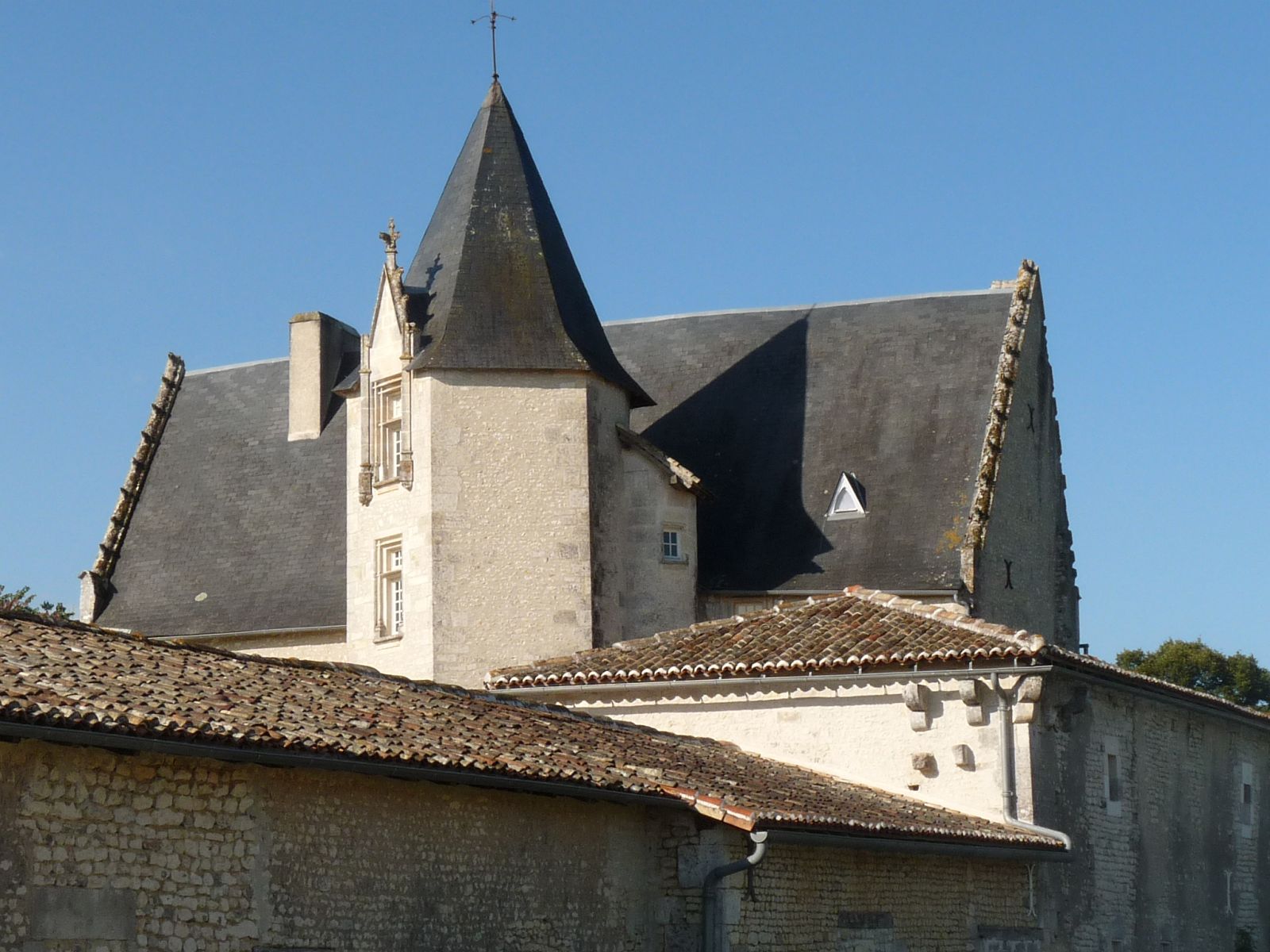 Château de Meux (17) : Visite, adresse, accès, photos et avis